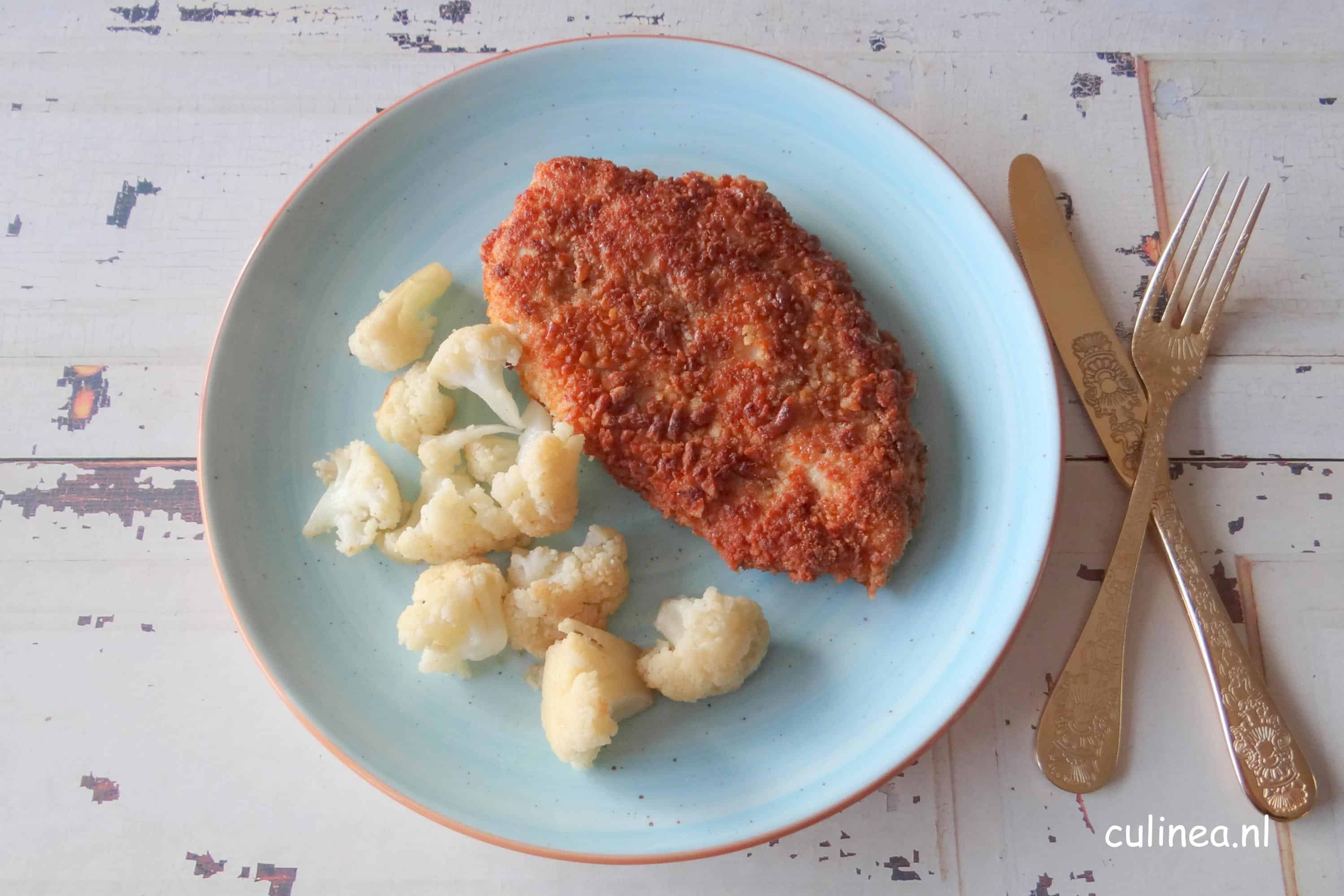 Krokante Kipschnitzels met gebakken Bloemkoolroosjes | Culinea.nl;