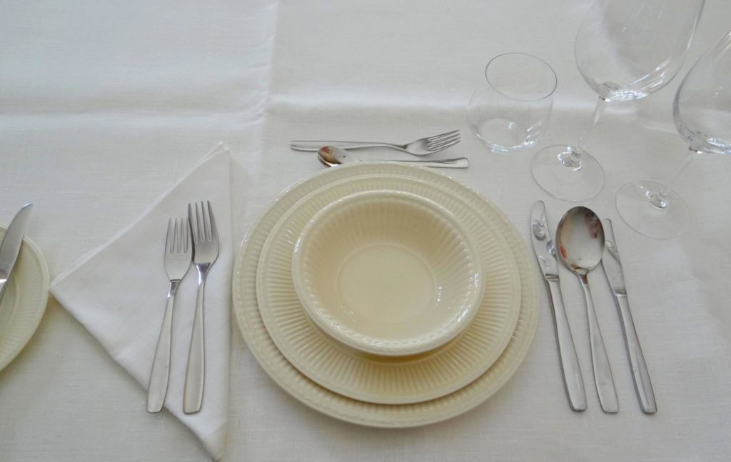De tafel dekken voor een etentje thuis - Culinea.nl;