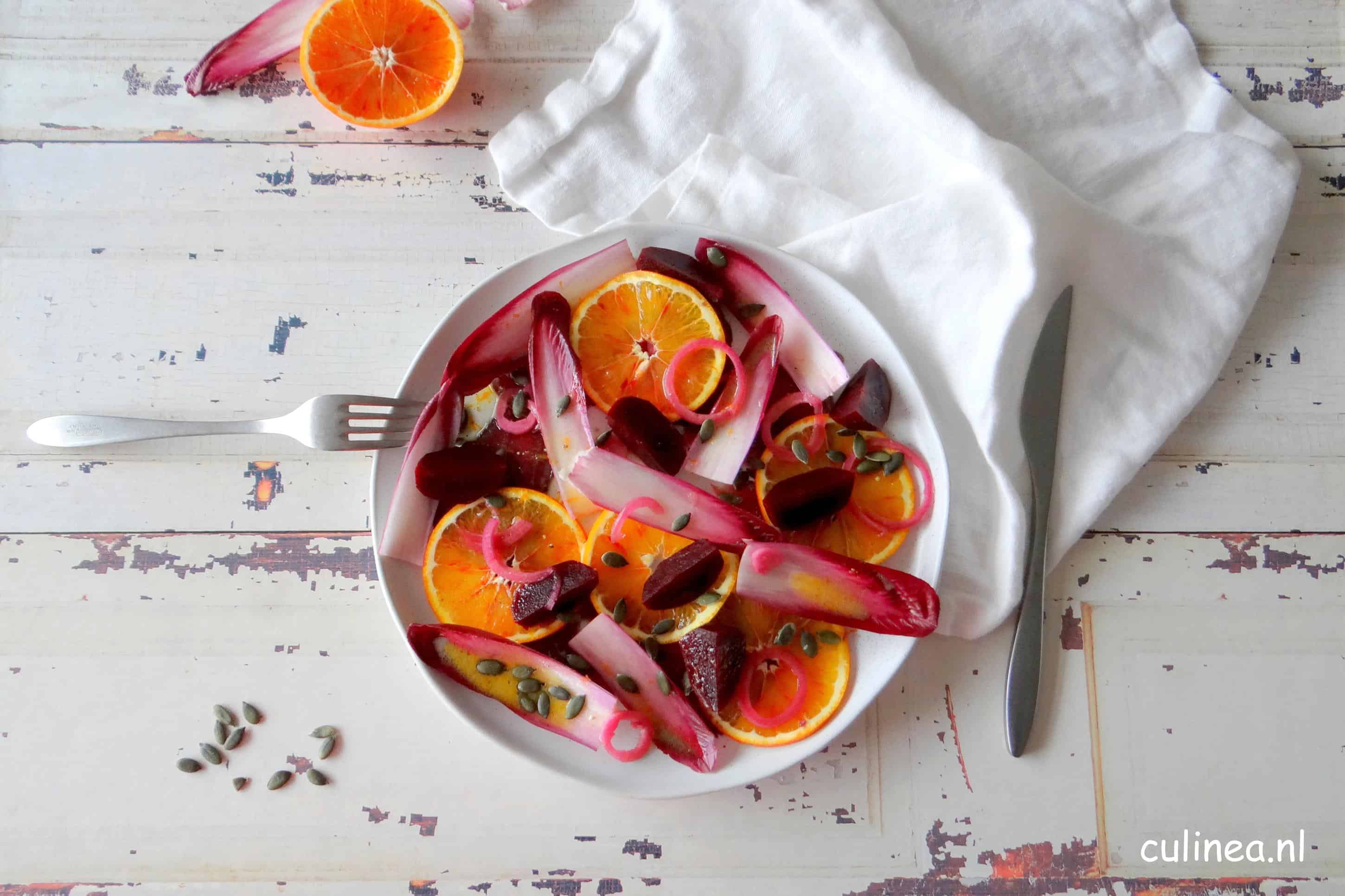 Roodlofsalade met bietjes en nagelhout | Culinea.nl;
